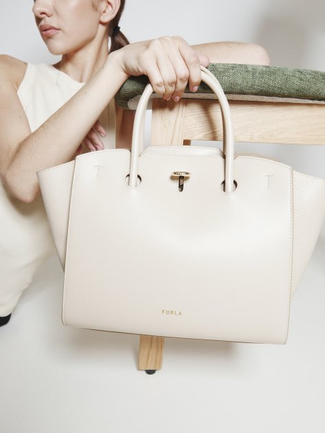 Furla purse store